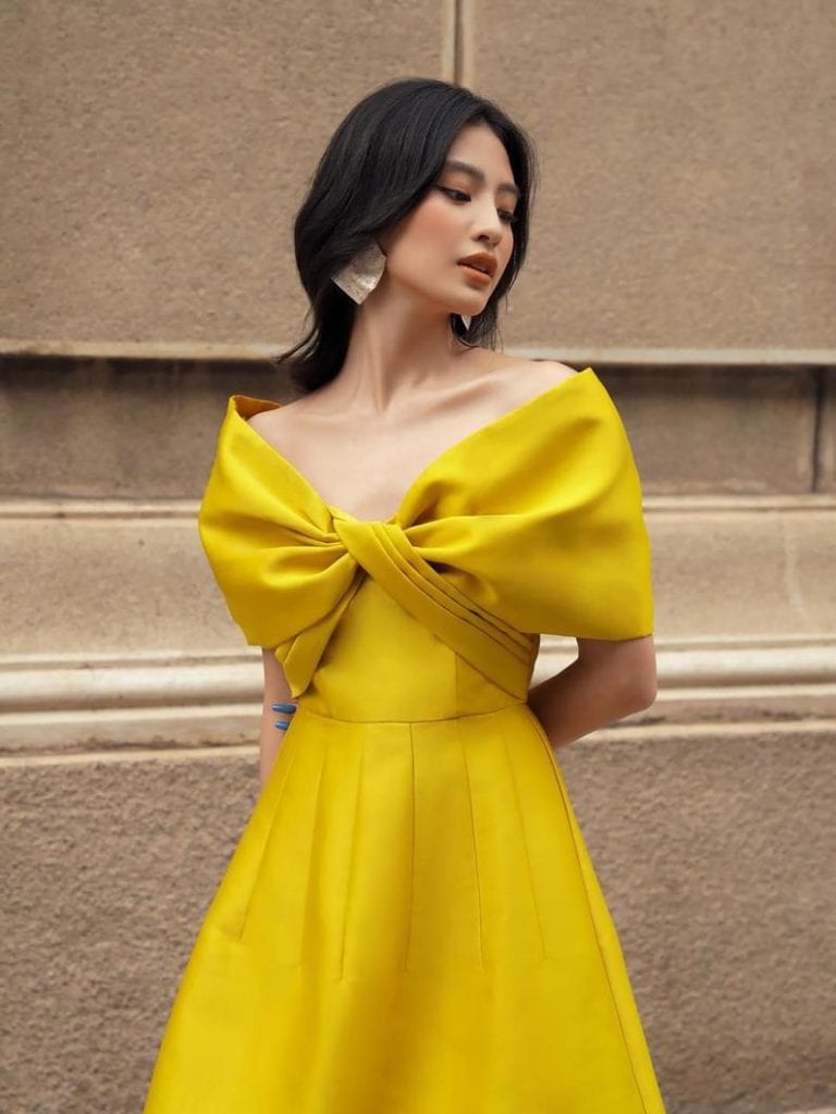 7 Tailored Dresses With Ultra Vintage Chic Feminine Details